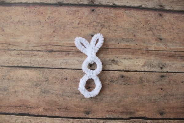 Easter Craft for Kids - Bunny Pipe Cleaner Finger Puppet - Cutesy Crafts