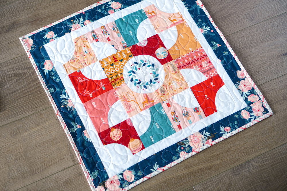 Christmas Mini Quilt - Cutesy Crafts